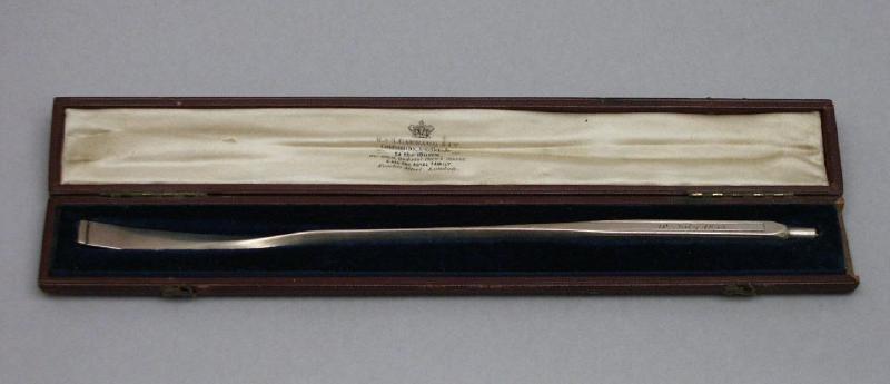 silver oar in case | River & Rowing Museum